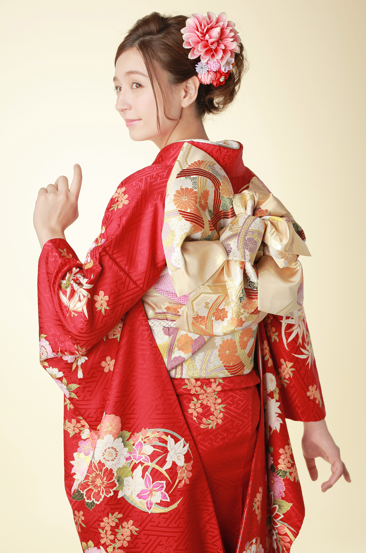 【MKK-28018】★紅色が気品あふれる花丸文柄振袖 | まるやま・京彩グループ