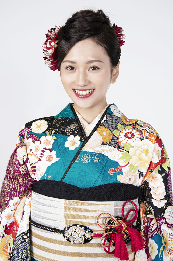 【MKK-2904】青地に牡丹と御所柄振袖 | 日本最大級の着物・振袖ネットワークのまるやま・京彩グループ